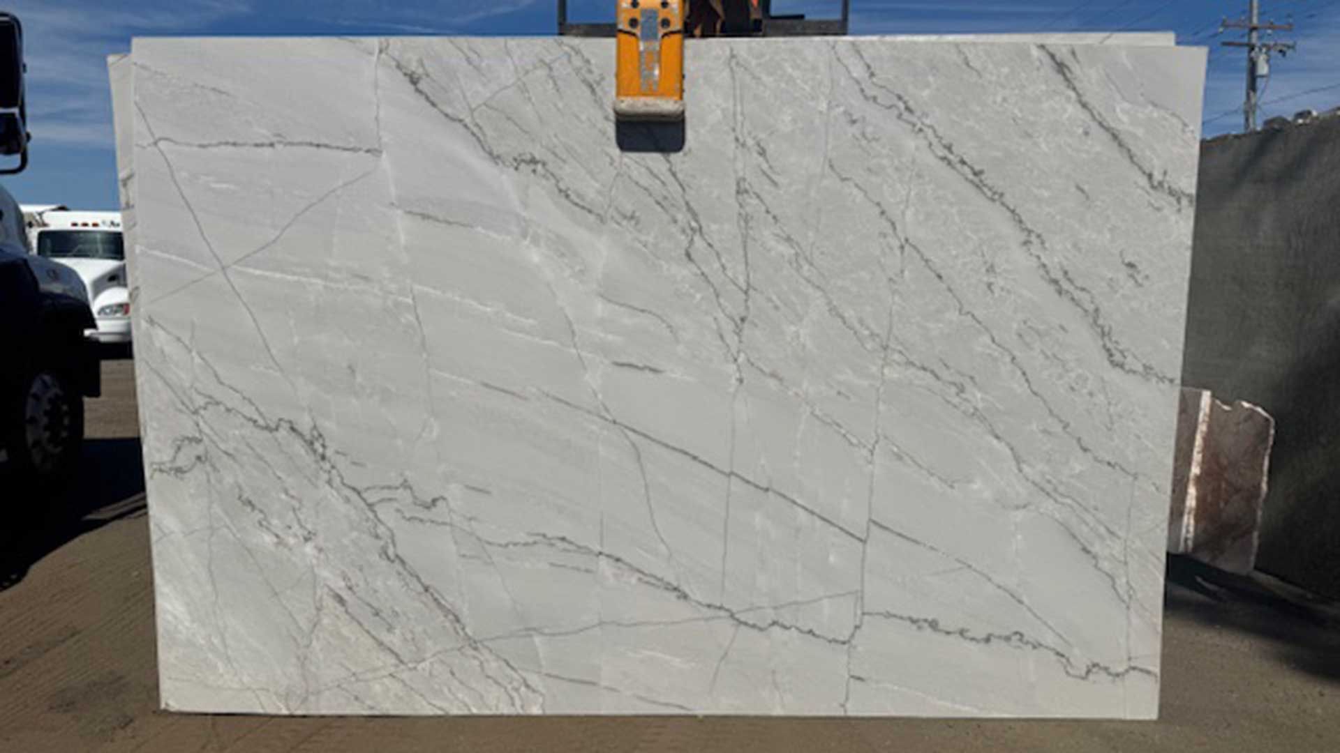 Denali Polished 2cm – Sophisticated Stone